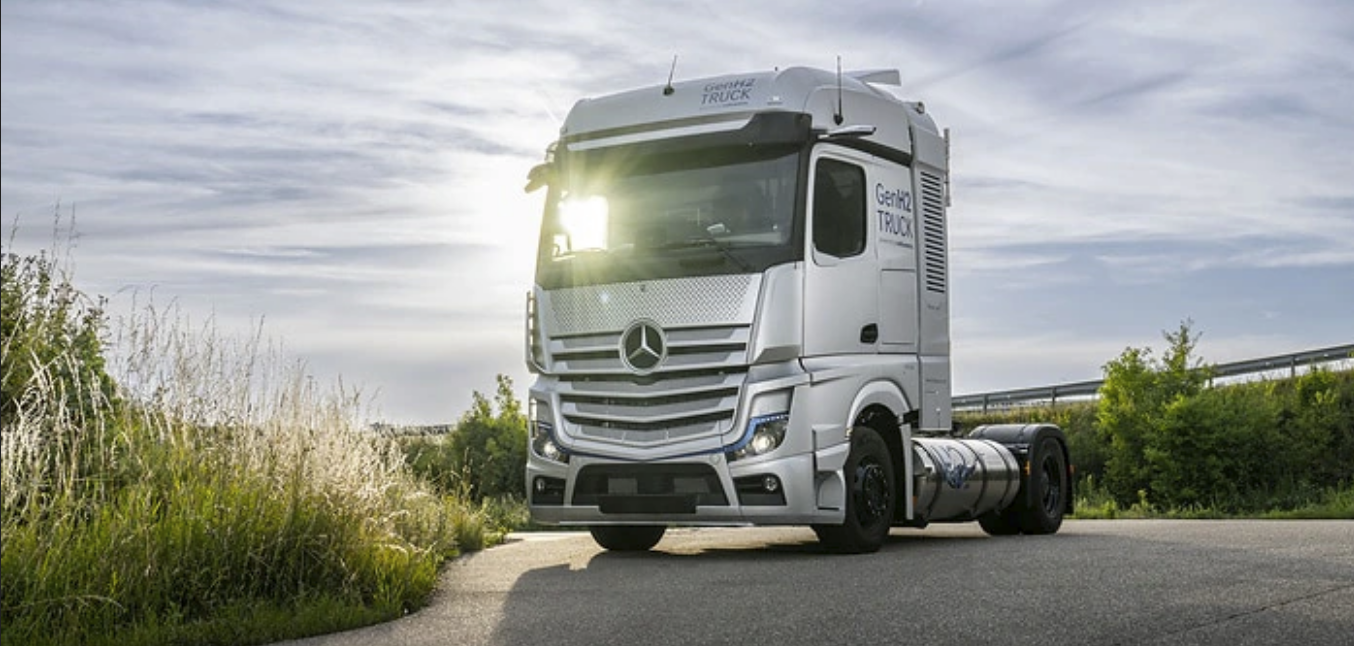 Daimler Truck conducts first liquid hydrogen refueling with next-gen ...