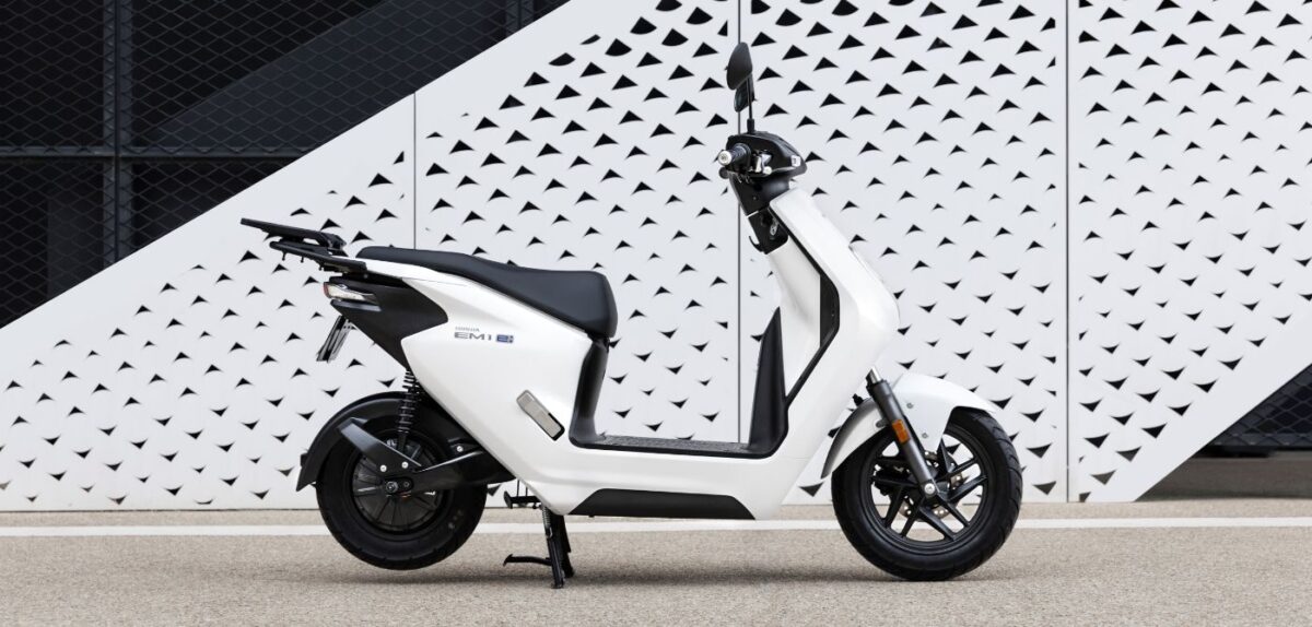 Honda unveils first electric moped for Europe | Automotive Powertrain ...