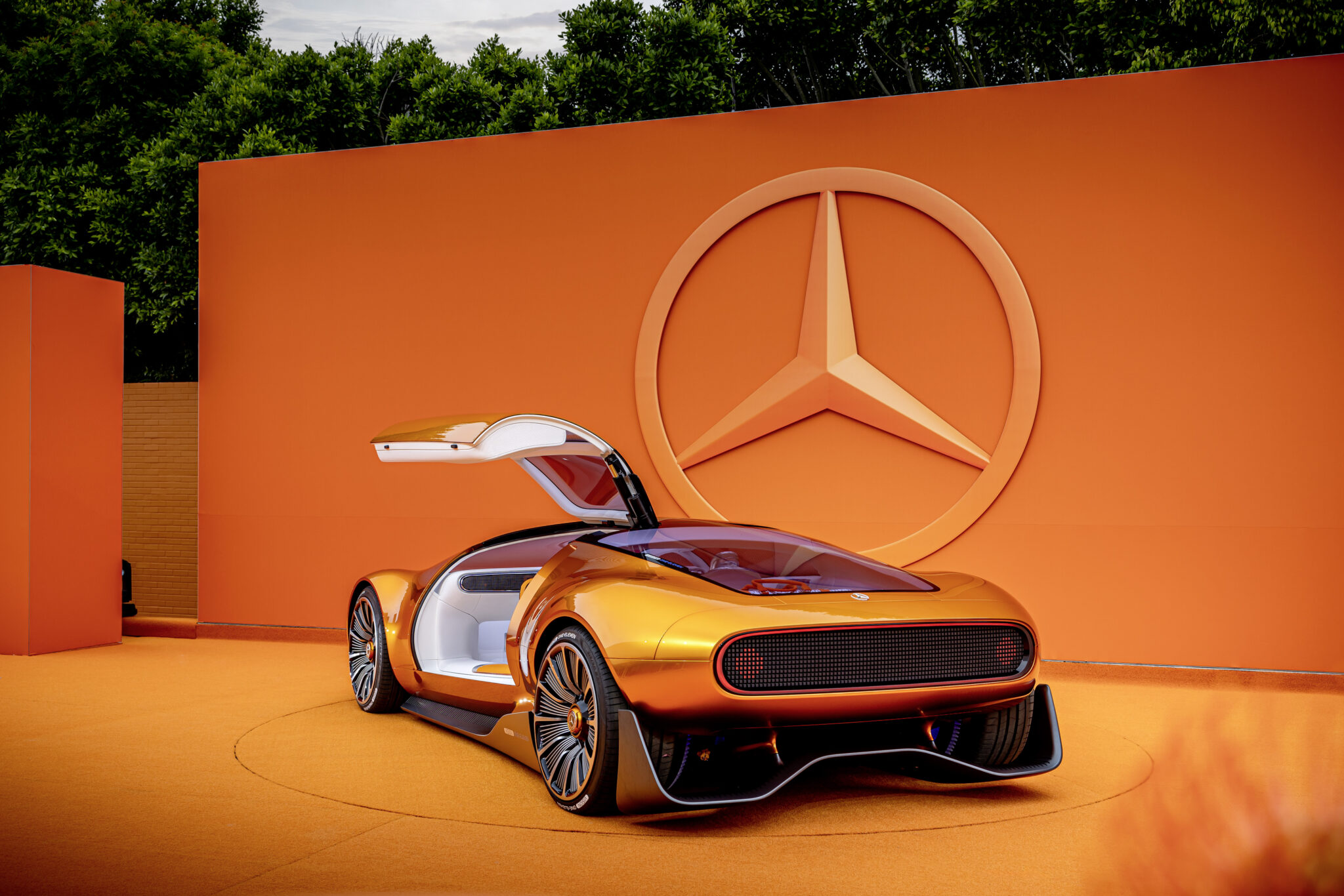 Mercedes-Benz presents Vision One-Eleven featuring YASA axial-flux ...