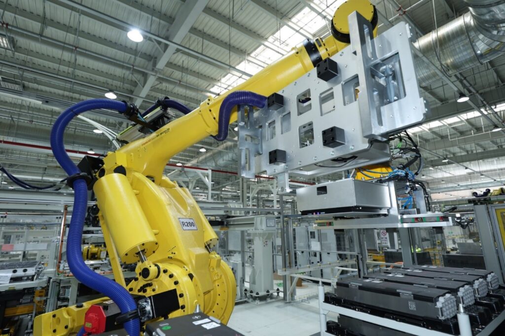 Volkswagen begins high-voltage battery system production at VWAC plant ...