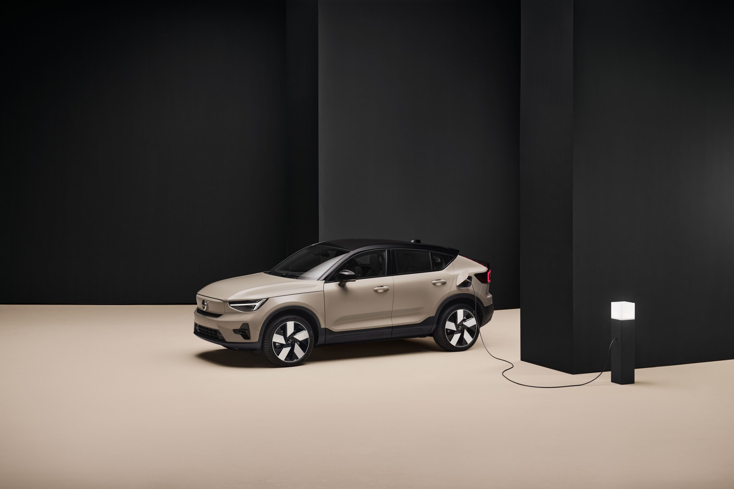 Volvo upgrades fully electric and hybrid cars; streamlines model names ...