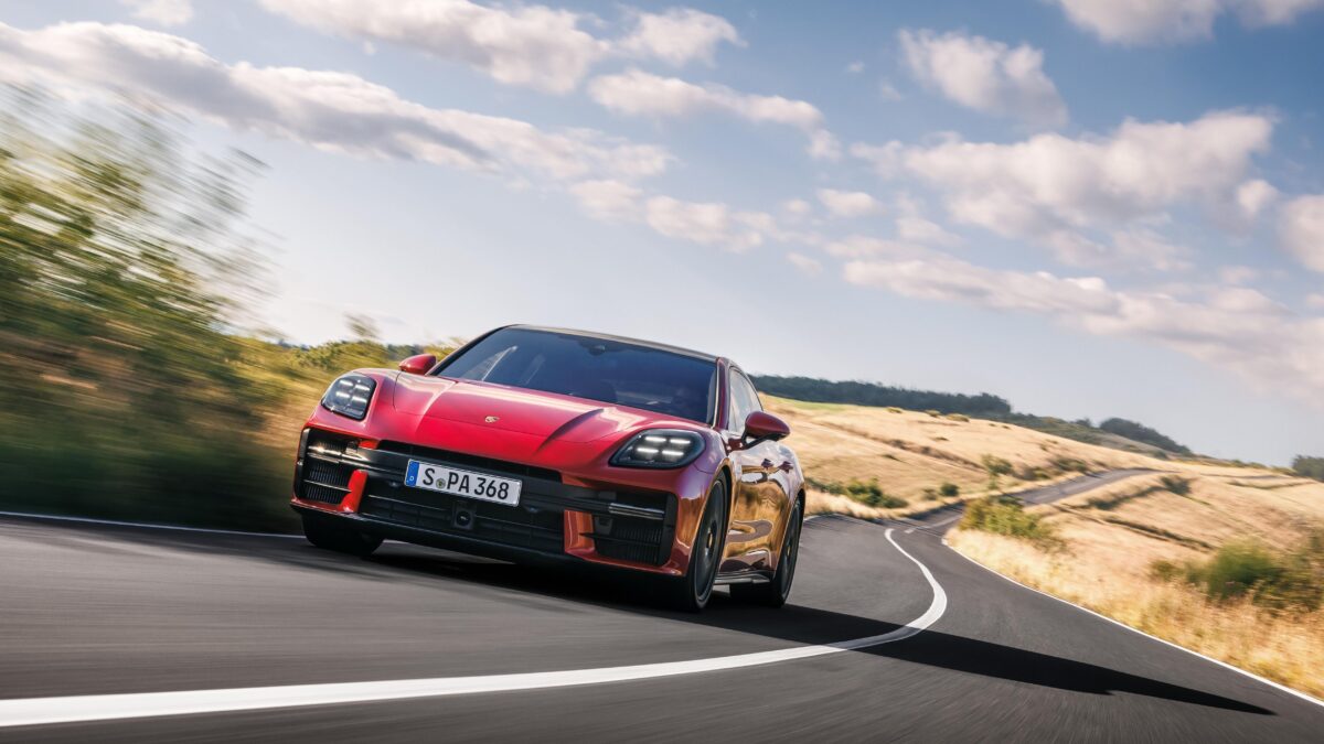 Turbo V8 engine powers Porsche's Panamera Turbo S E-Hybrid and Panamera ...