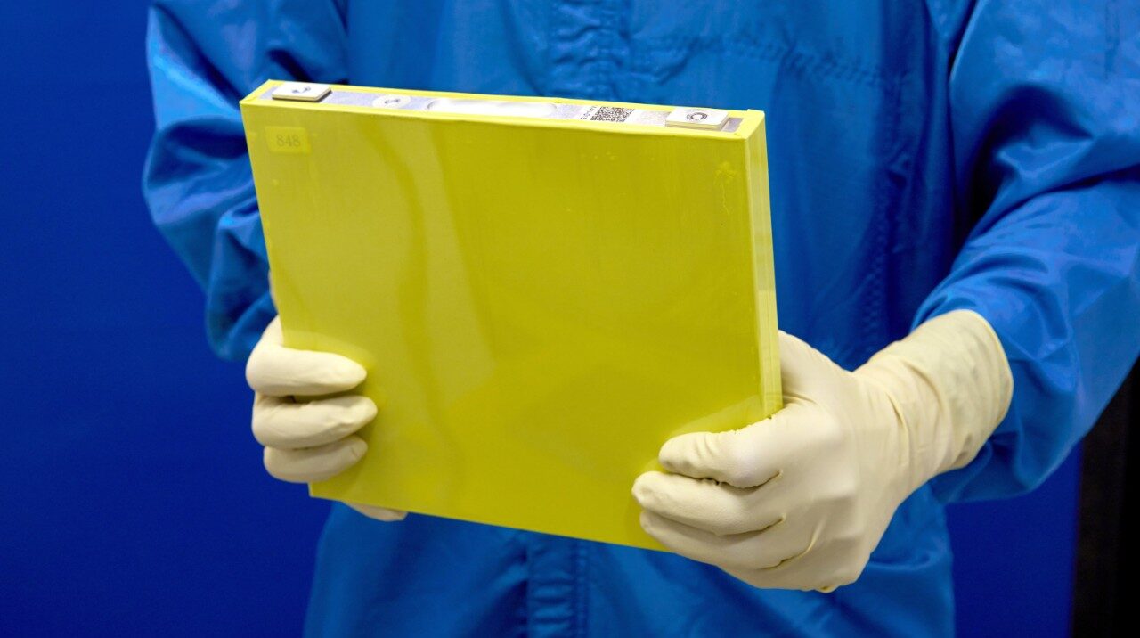 GM and LG Energy targets commercialization of LMR battery cell ...